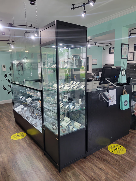 Lighted Glass Display Cases: Make Your Items Glow | Now Displays